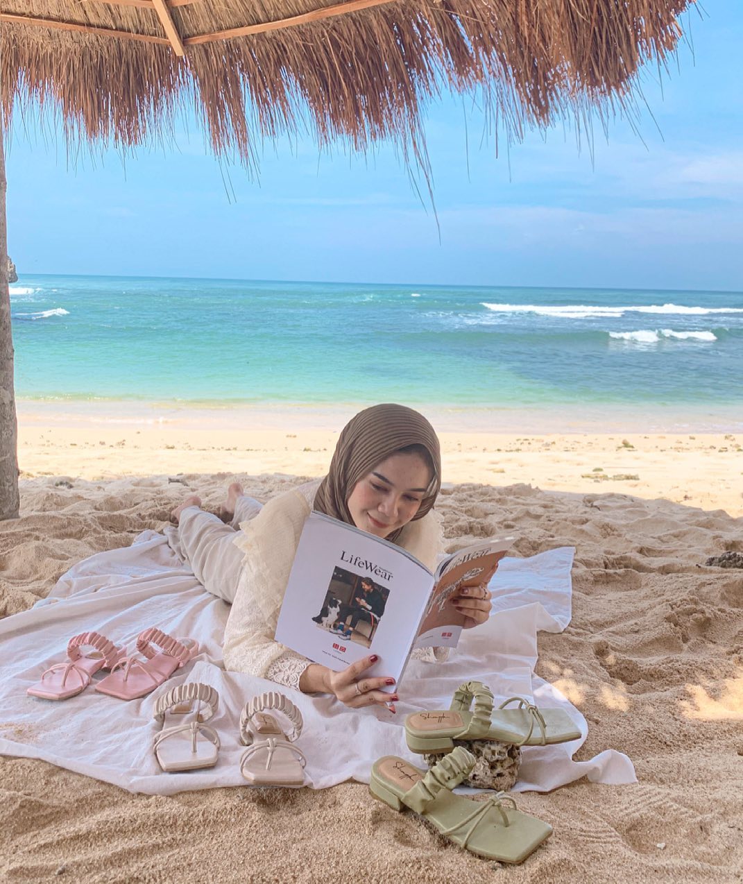 Pantai Slili: HTM, Fasilitas, Lokasi, Daya Tarik, Foto