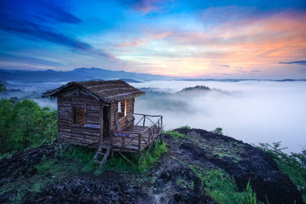 Berburu Sunrise dan Sunset di Puncak Gunung Ireng Gunungkidul - Paket ...